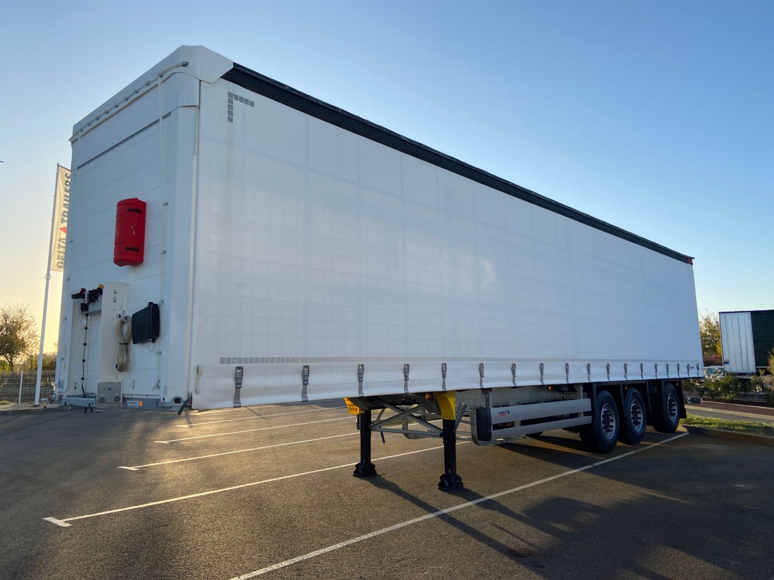 Schmitz Cargobull - Rideaux Coulissants - Chariot Embarqué - DELTA🔺TRAILERS